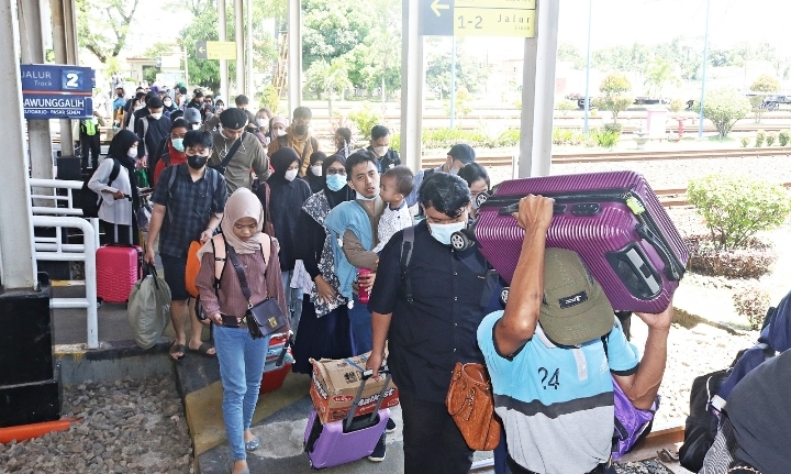 PT KAI Daop 3 Cirebon Catat Kenaikan Jumlah Penumpang Hingga 27,3% di Semester I 2024 » SGOnline